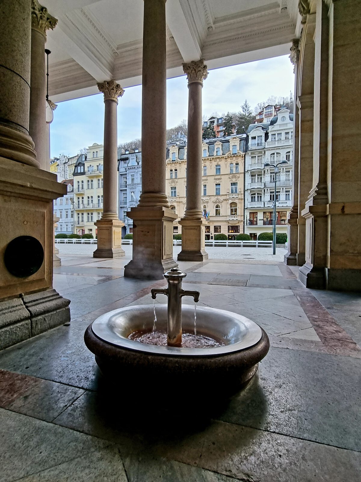 KARLSBAD – heiße Quellen, Oblaten und prächtige Architektur – Travel Nau